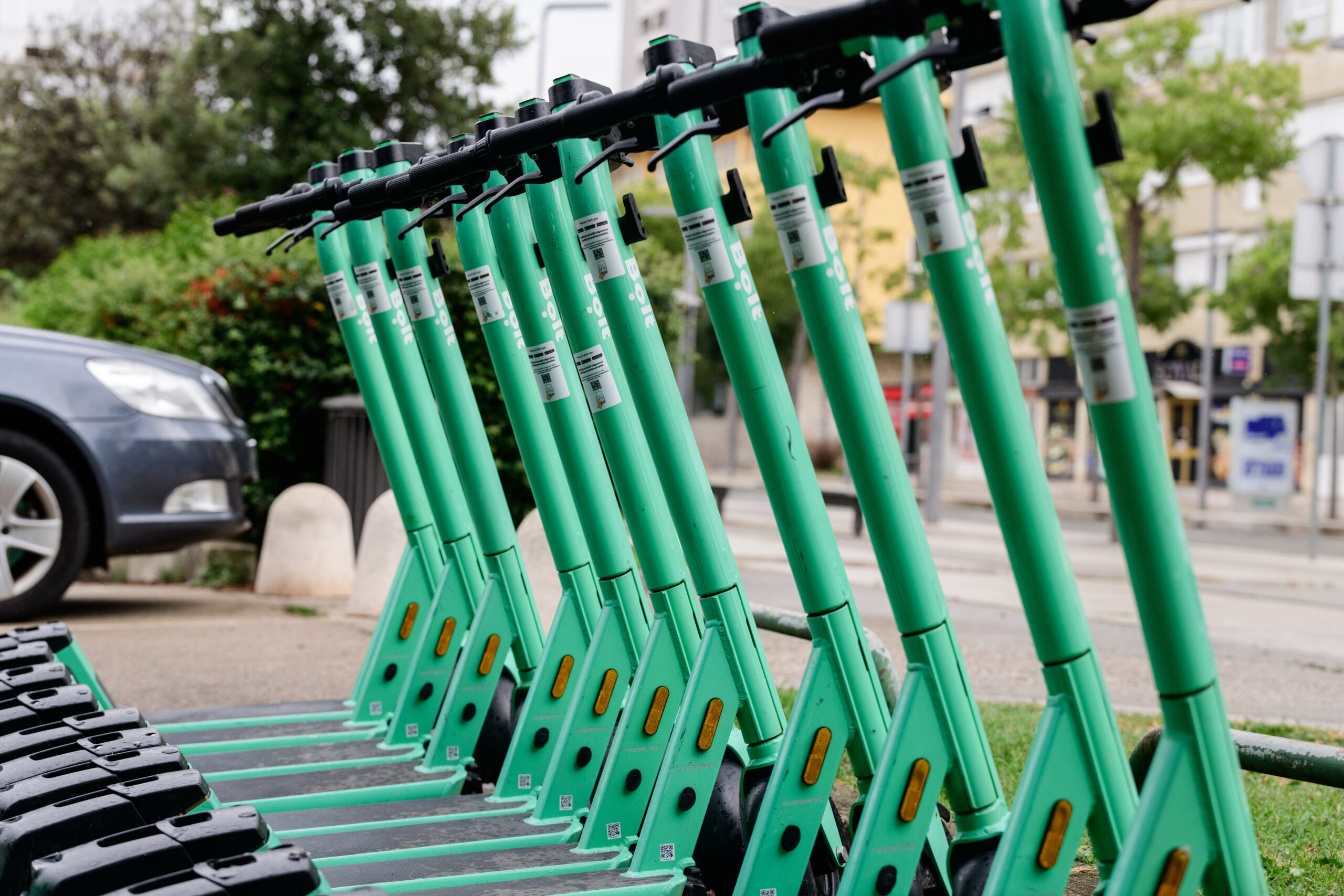 Vandali u Rijeci uništavaju Boltove romobile da ne bi platili vožnju ...