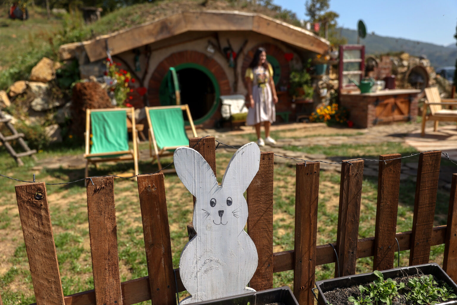 Bajkoviti bosanski Hobbiton. Četiri sestre u selu kod Kreševa u BiH ...