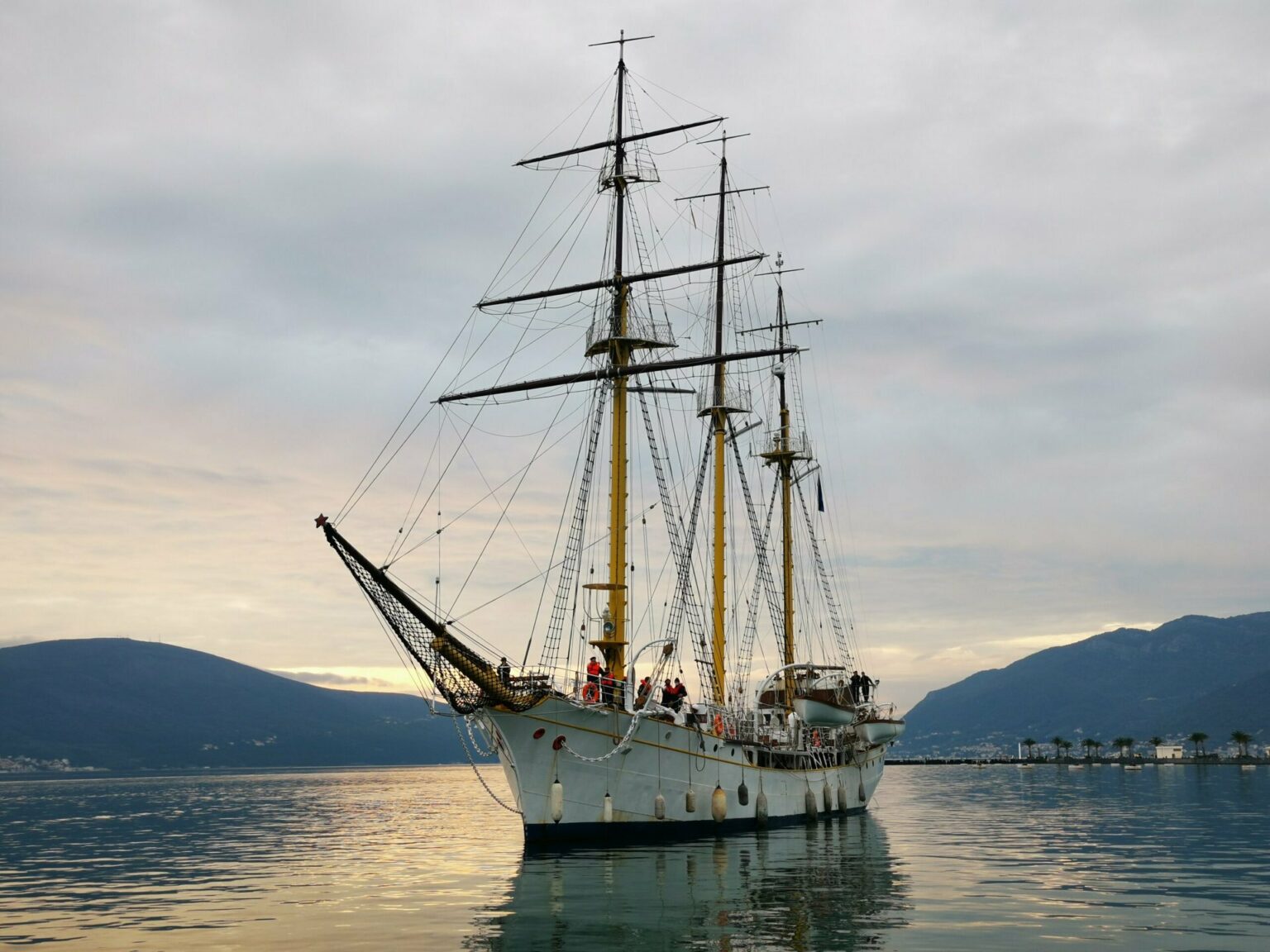 Legendarni školski jedrenjak "Jadran" plovi već 90 godina: Oko ...