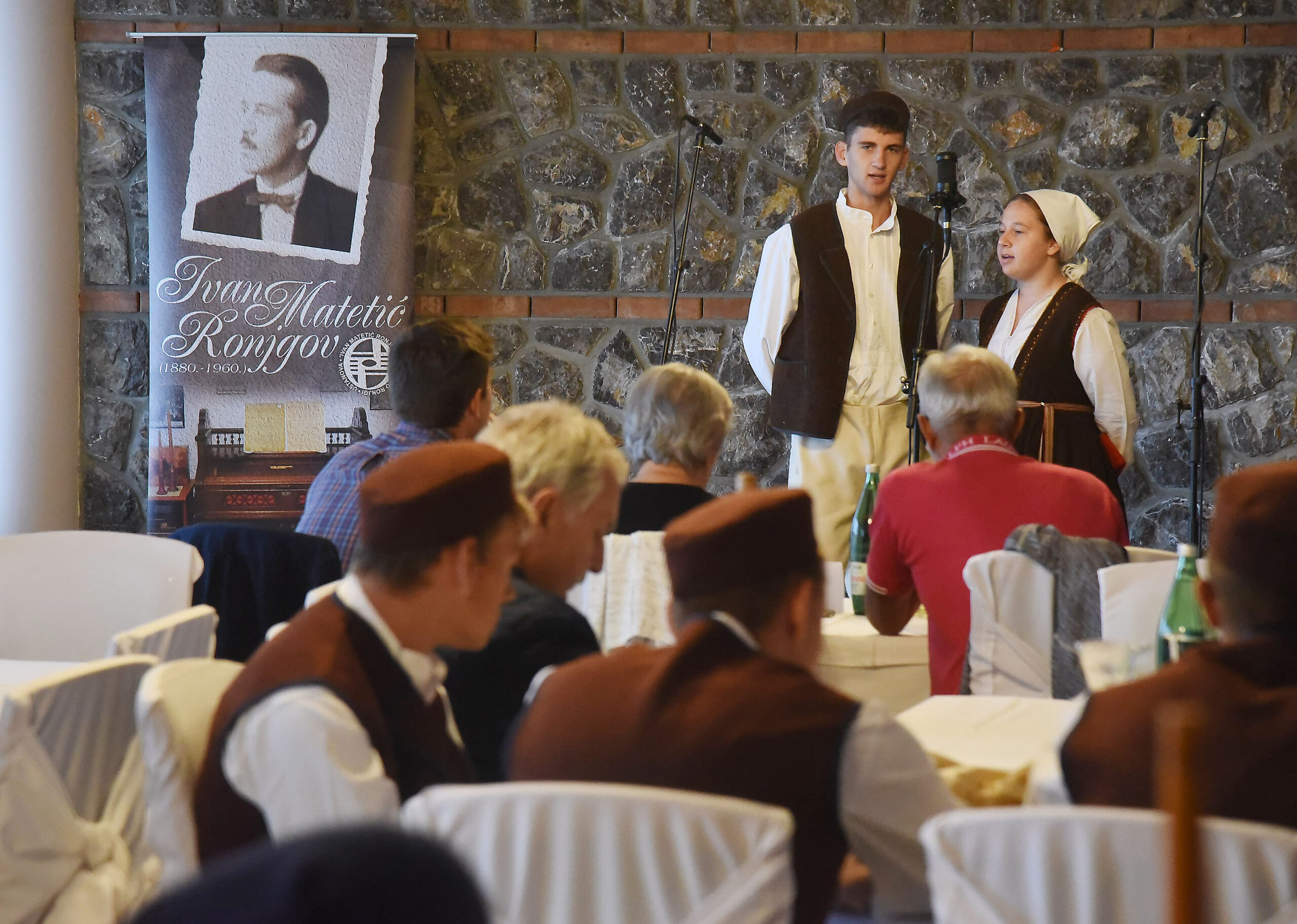 Fešta od sopel i kanta. Na 41. Mantinjadi pul Ronjgi okupljeni mladi ...