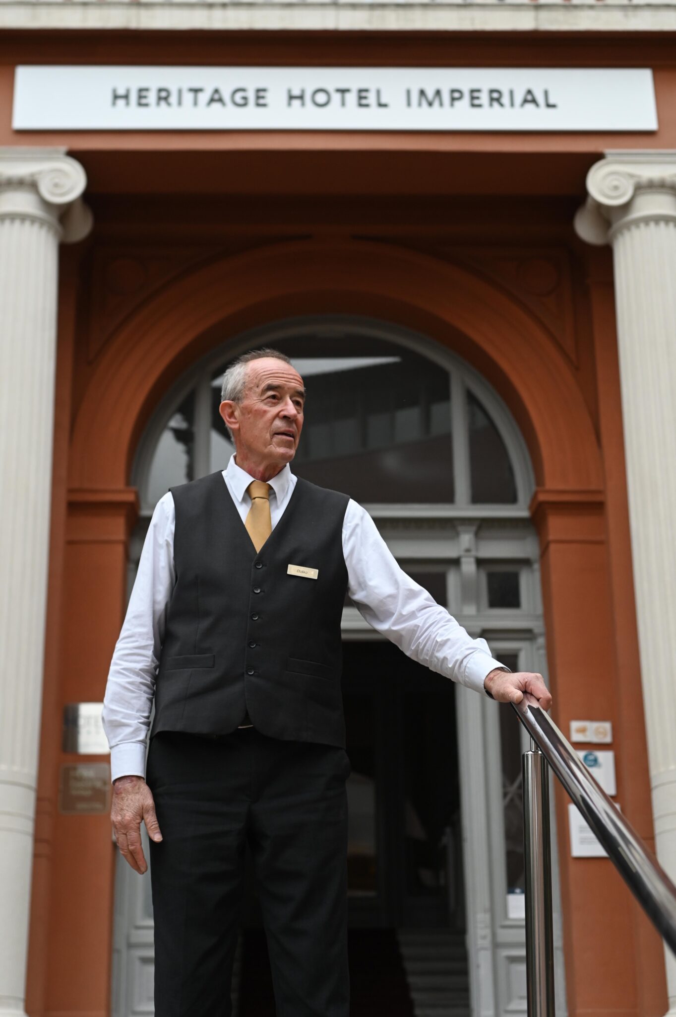 Pet desetljeća na vratima hotela. Gospodin Duško i u 72. godini ...