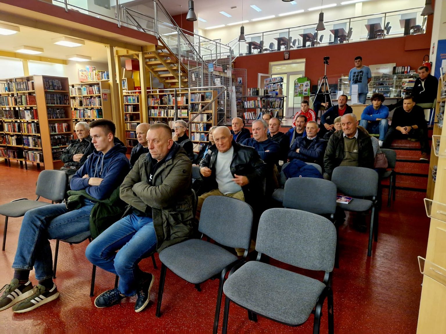 Predstavljena autobiografska knjiga o bivšem svjetskom boksačkom ...