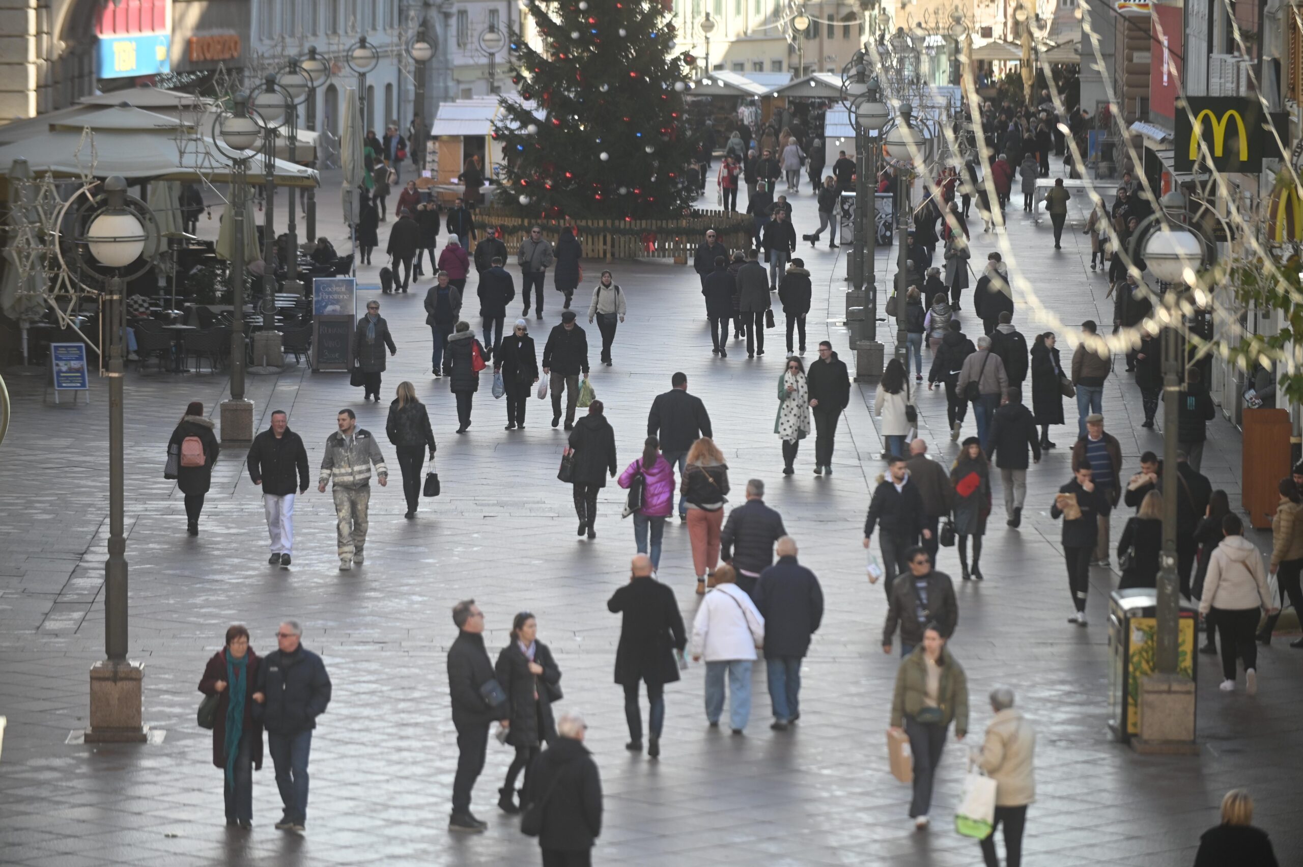 Đir po Rijeci otkrio "crnu rupu" u središtu Korza: Siromašni advent je ...