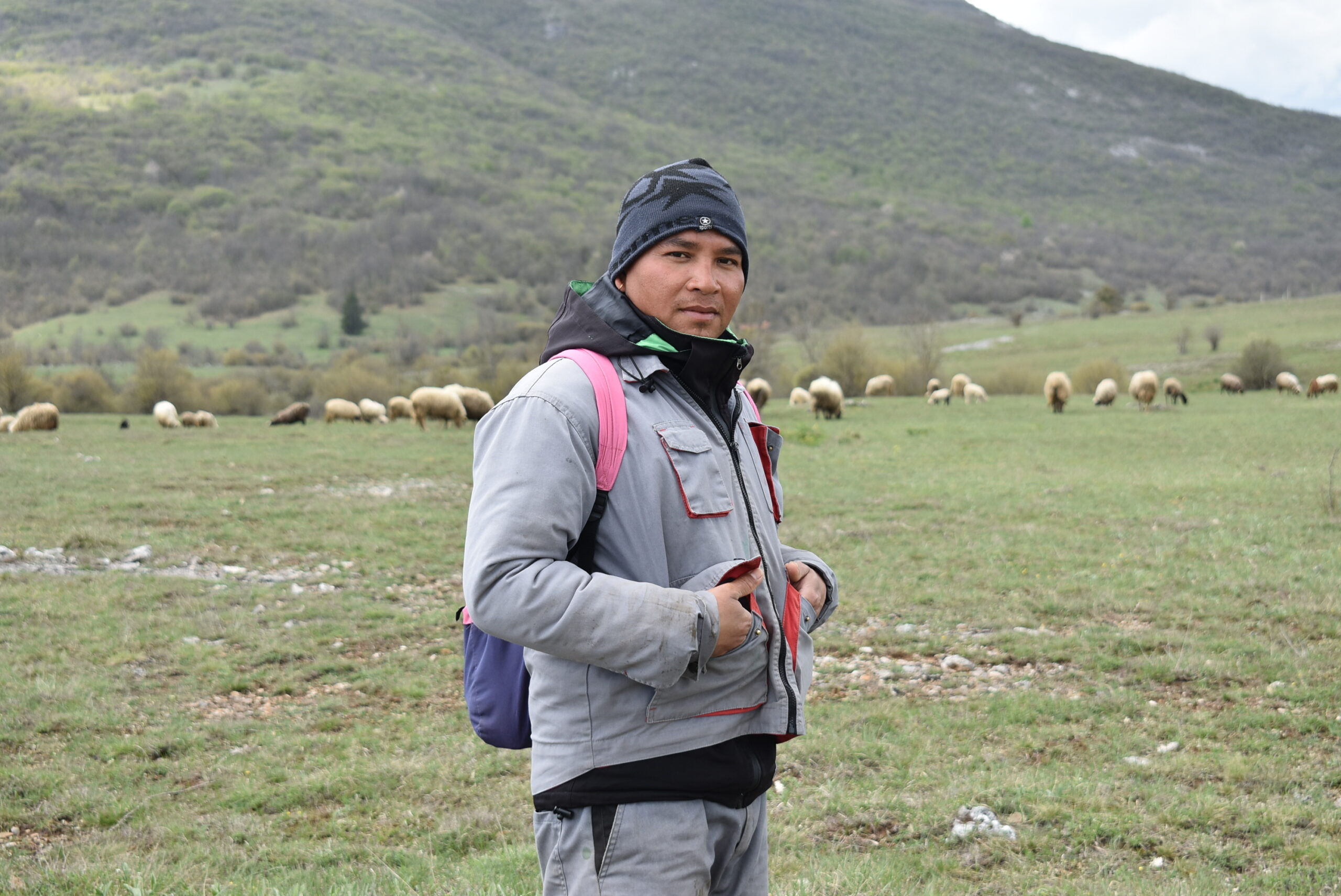 Nepalac Tjan radi kao pastir u Lici. Otkrio nam je da je ovdje prilično ...