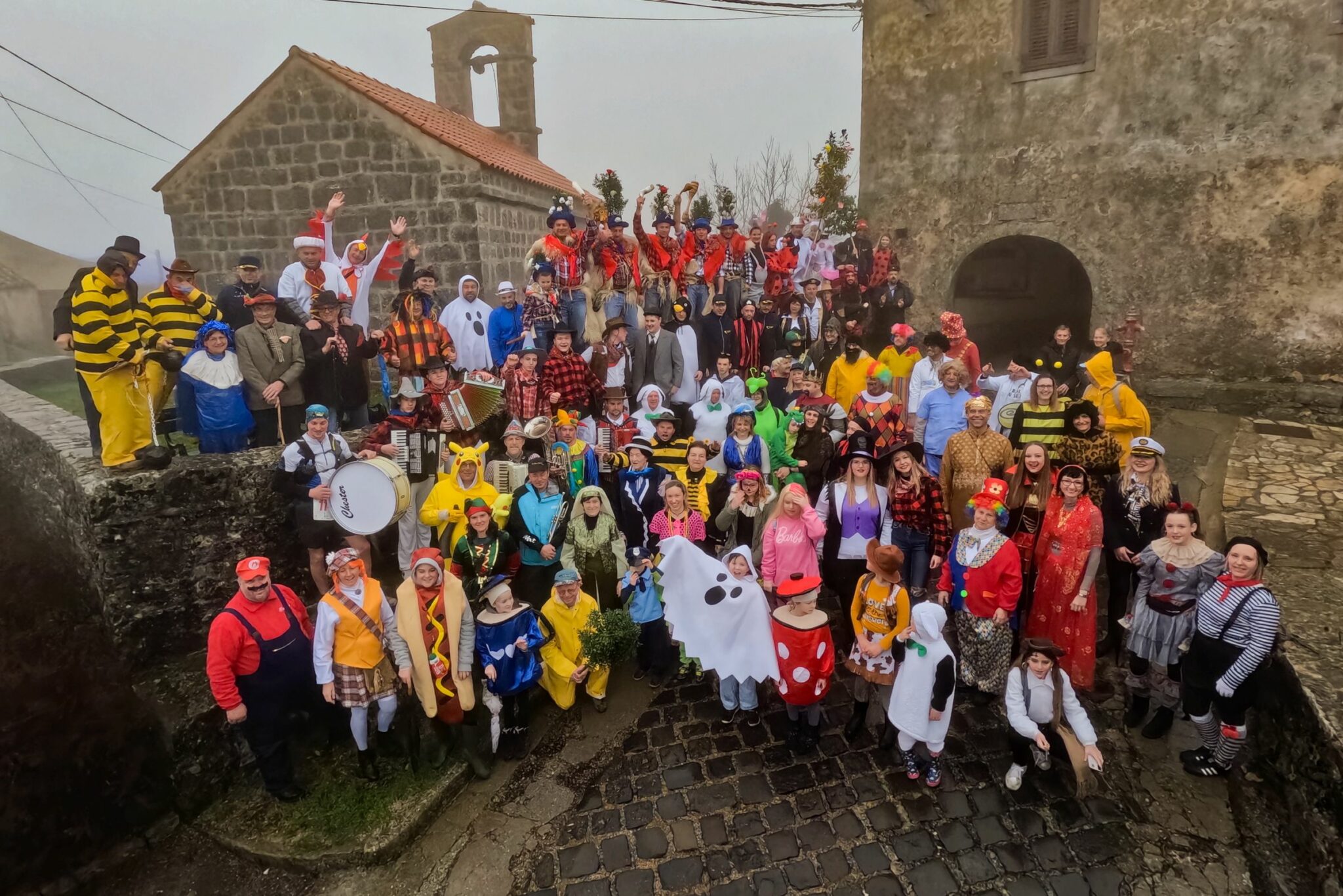 Milenijska fotografija Davida Kurtija s više od stotinu leprinačkih ...