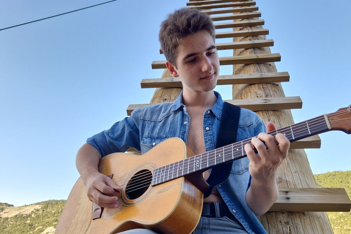 Uoči Dana žena Frano Živković predstavio novi spot, skladbu je posvetio ...