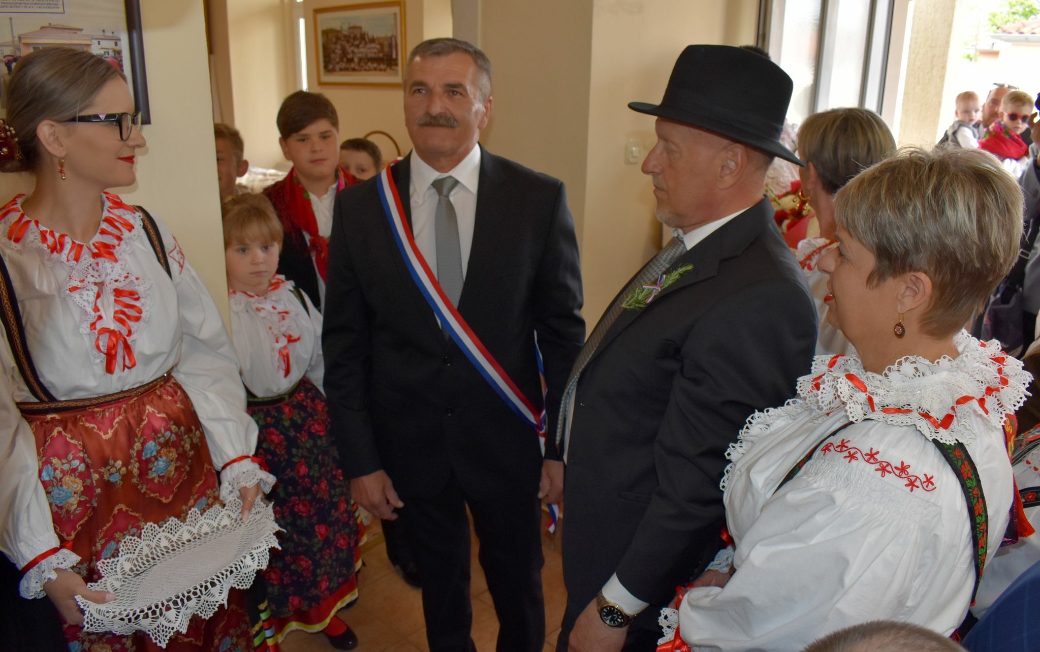 Kolijanskim pirom stanovnici mjesta Gabonjin na Krku okrunili svog ...
