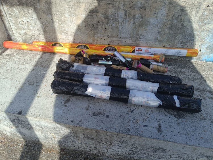 Prije odigravanja utakmice pronađeno 12 bengalki, 5 petardi, 8 ...