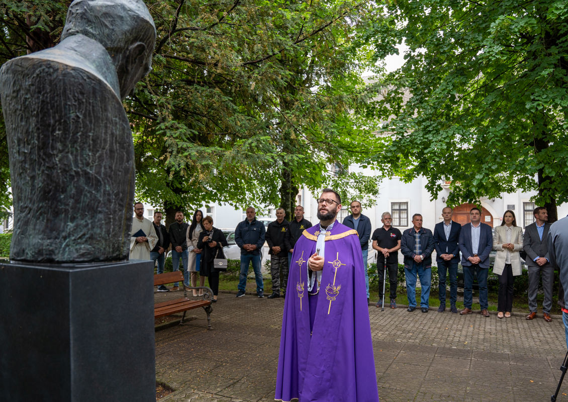 Misom i polaganjem vijenaca obilježen Dan državnosti RH - Novi list