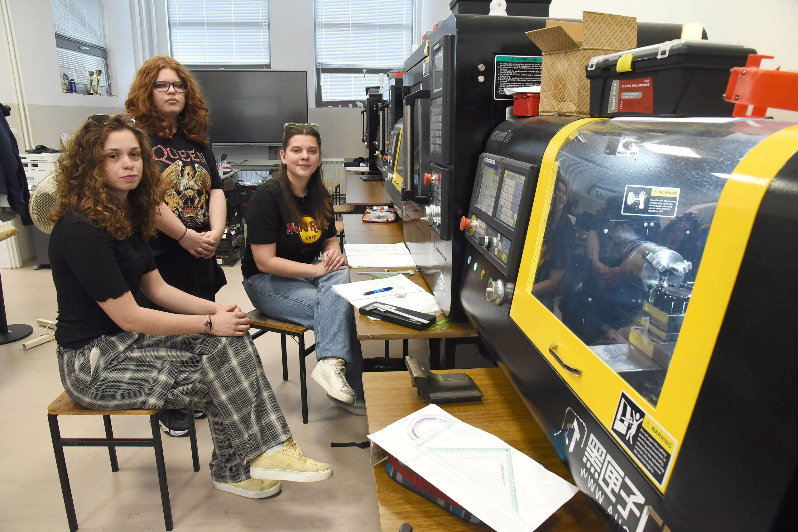 Elektro djevojke. Upoznajte cure koje hrabro ruše predrasude o muškim ...