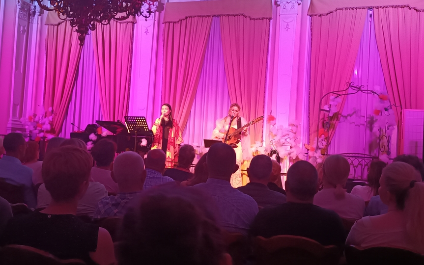 FOTO Elis Lovrić nastupila u Circolu s posebnom gošćom, talentiranom ...