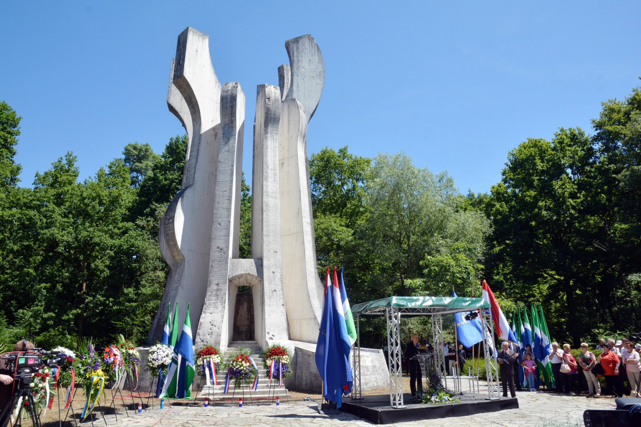 Hrvatska obilježava Dan antifašističke borbe. Na današnji dan u šumi Brezovica osnovan je prvi ...