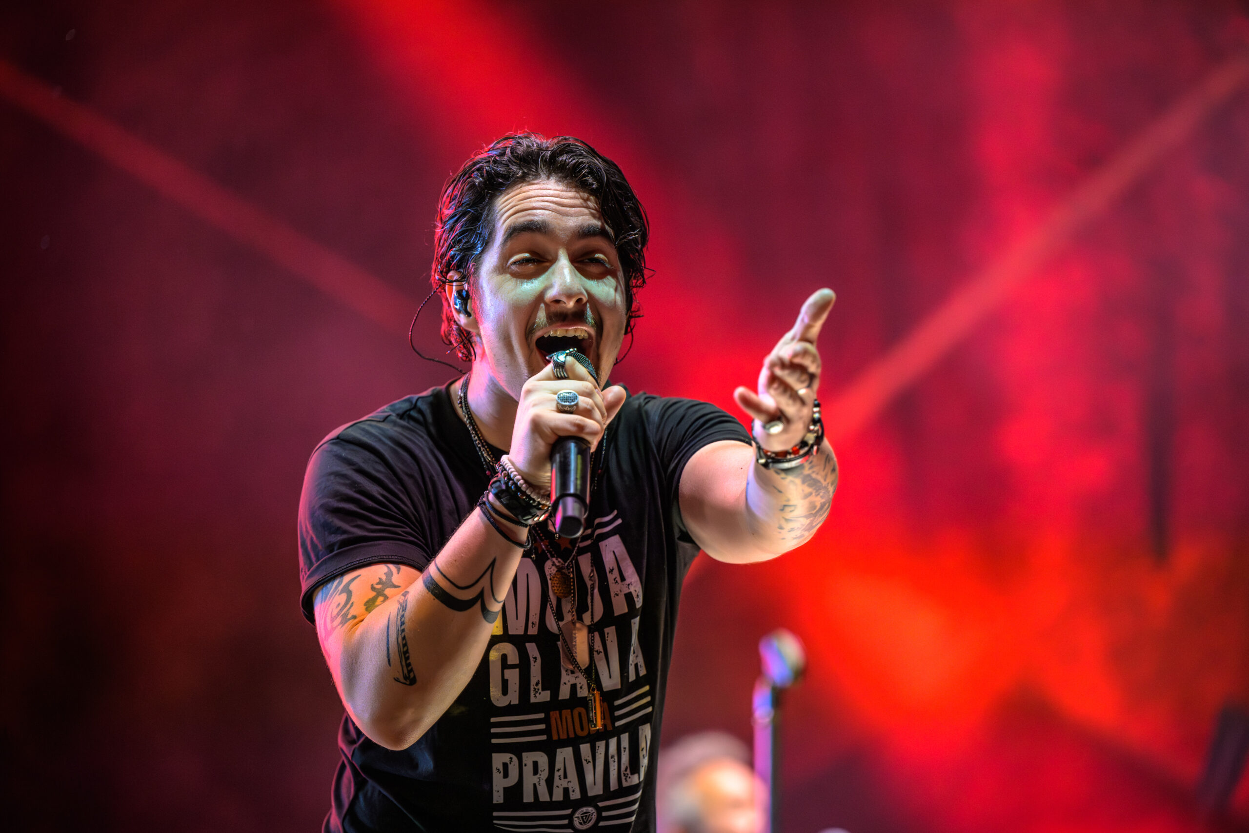 Parni Valjak otvorio Rocks&Stars Festival @ Cave Romane: Glazbena ...