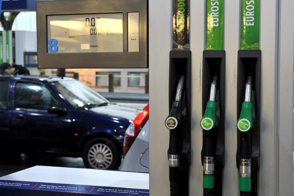 Od ponoći u Hrvatskoj pojeftinjuju sve vrste goriva. Ovo će biti nove ...