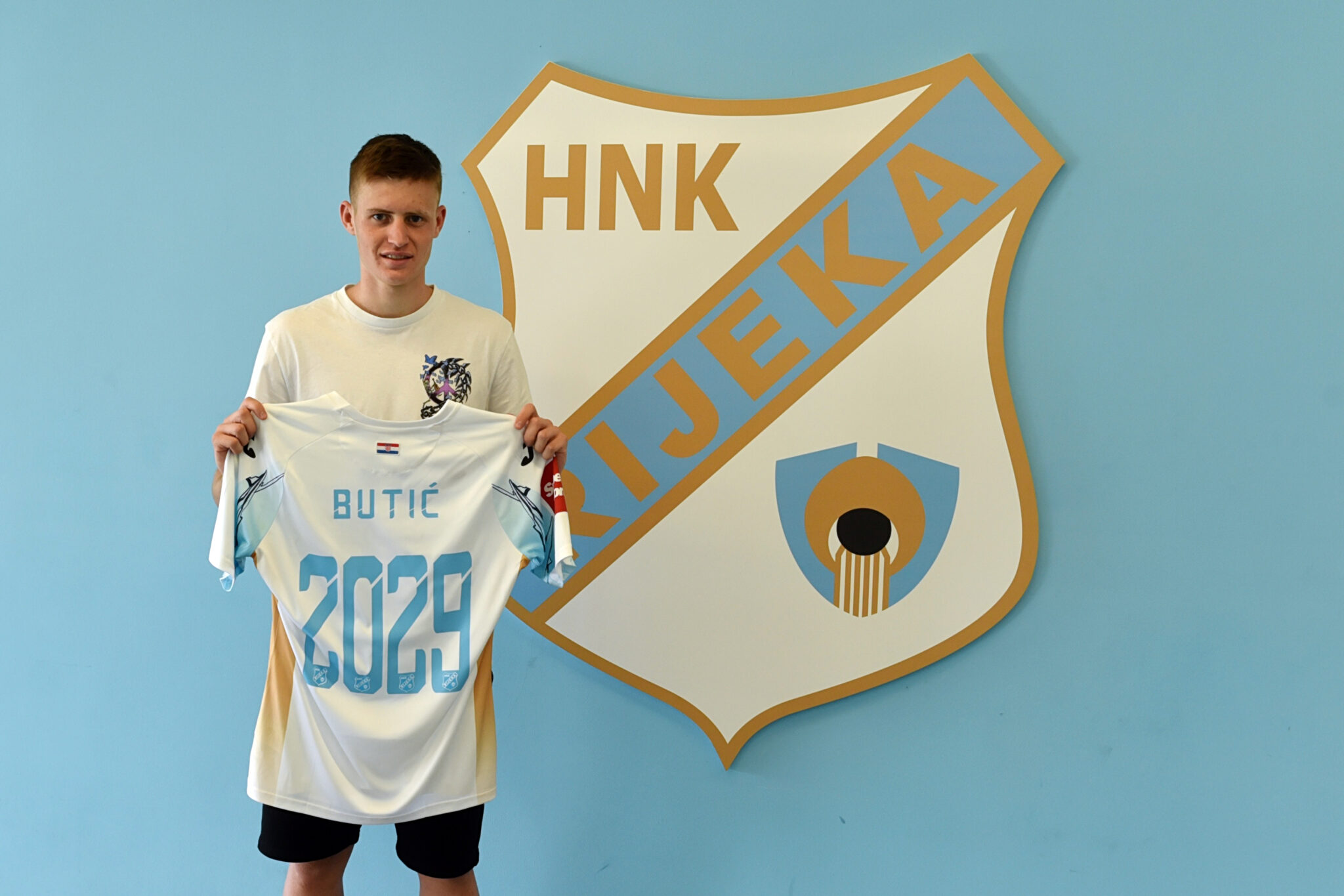 FOTO/VIDEO Šimun Butić potpisao za Rijeku do 2029. godine: "Ni sam još ...