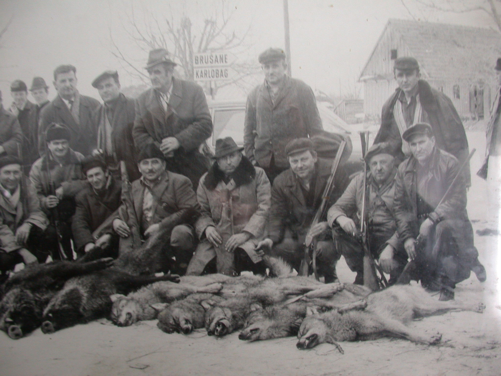Priča jedne jako stare fotografije. Lički lovci spremaju se za ...