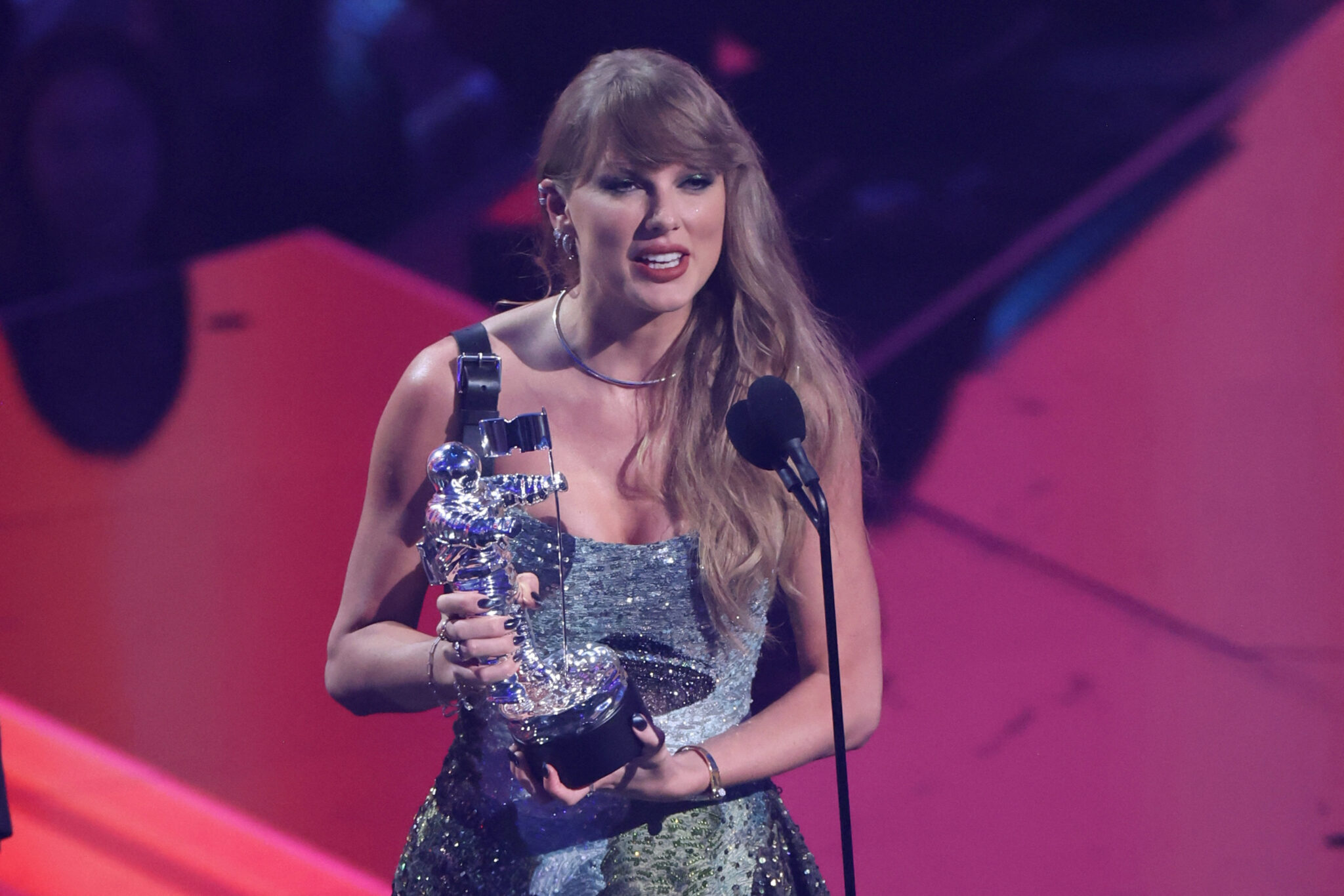 Taylor Swift završila rekordnu turneju i učvrstila status međunarodne ...