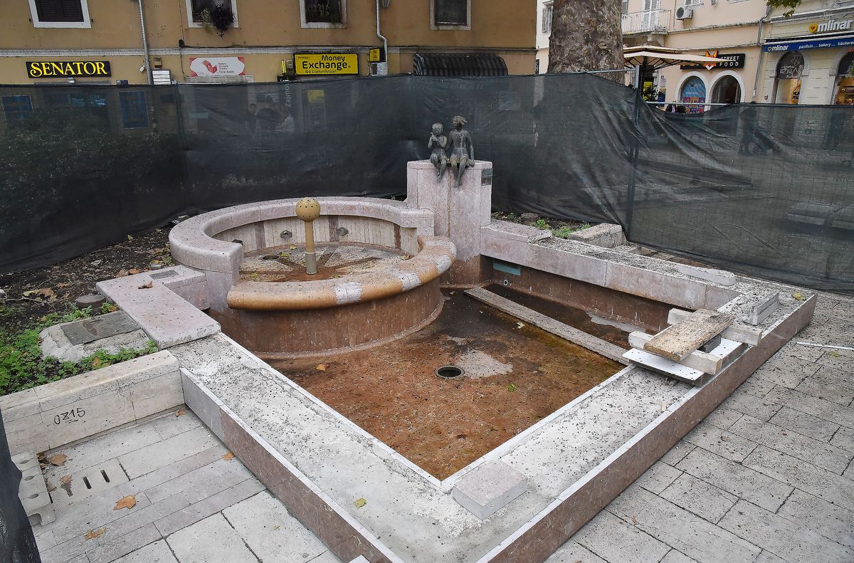 Sanira se fontana na Jelačićevom trgu, čisti se i skulptura, dar grada ...
