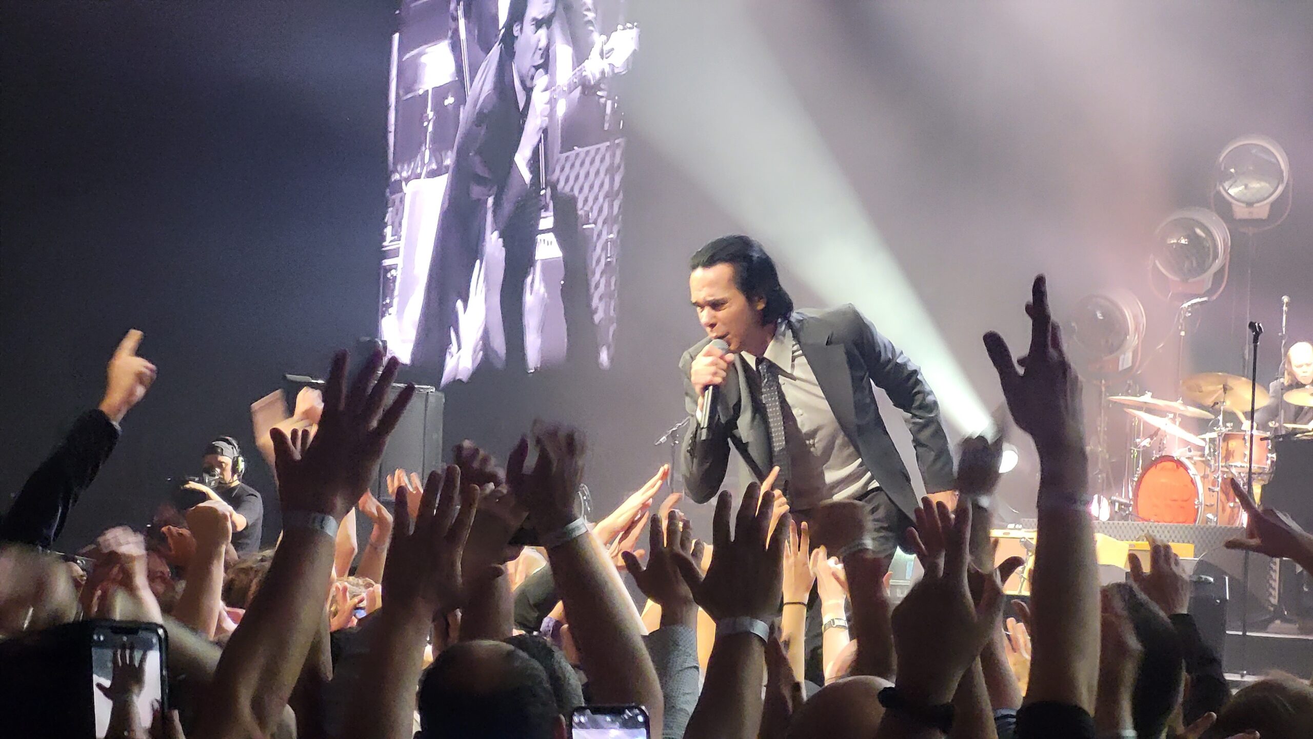 NICK CAVE & BAD SEEDS Prepuna zagrebačka Arena uživala u dva i pol sata ...