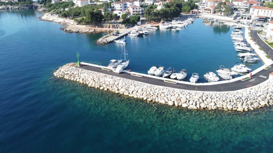 Traju radovi u krčkim lukama, najveći su u Baški - Novi list