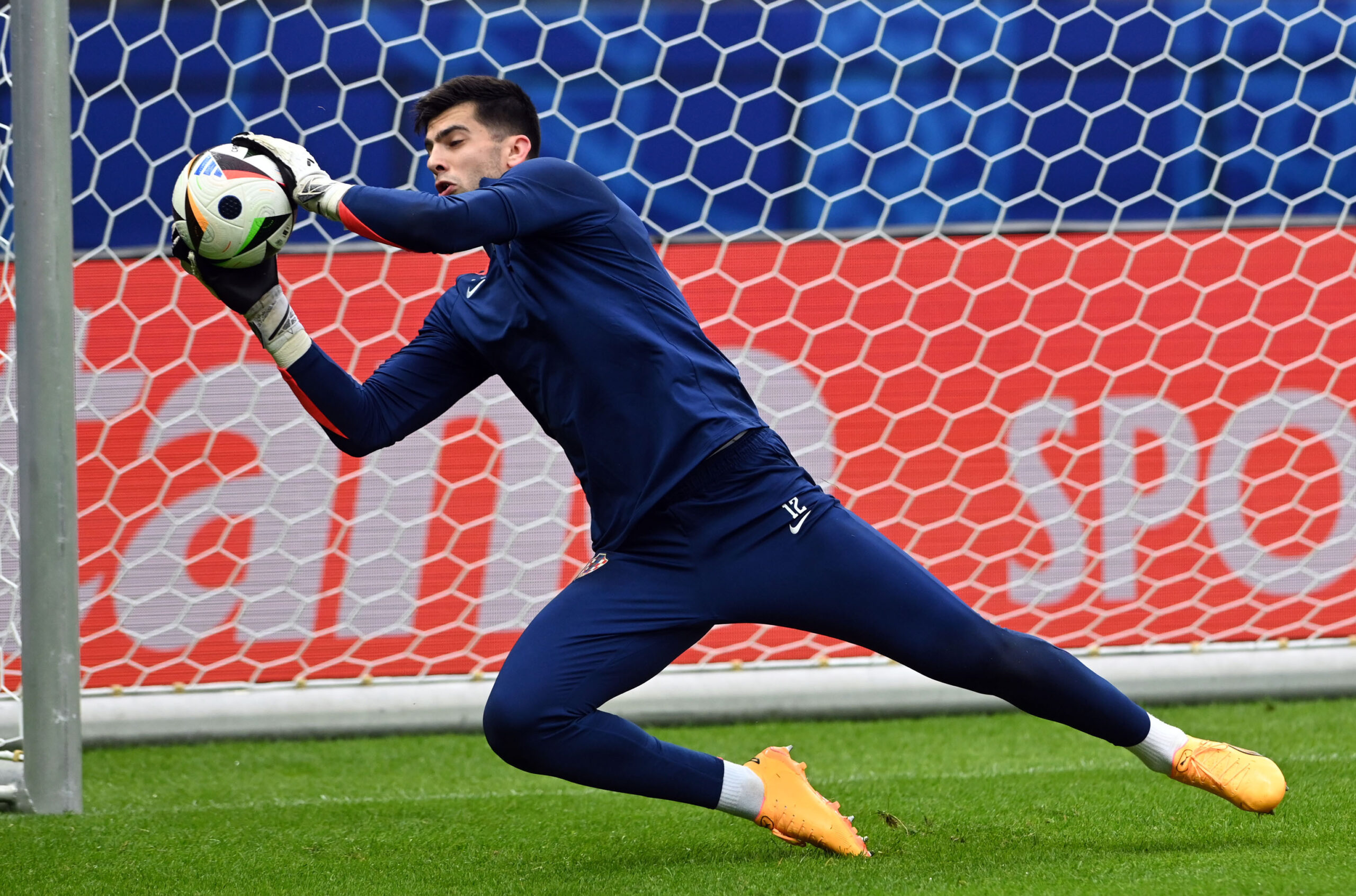 Labrović odličan unatoč porazu Augsburga od Bayerna. Bivši vratar ...