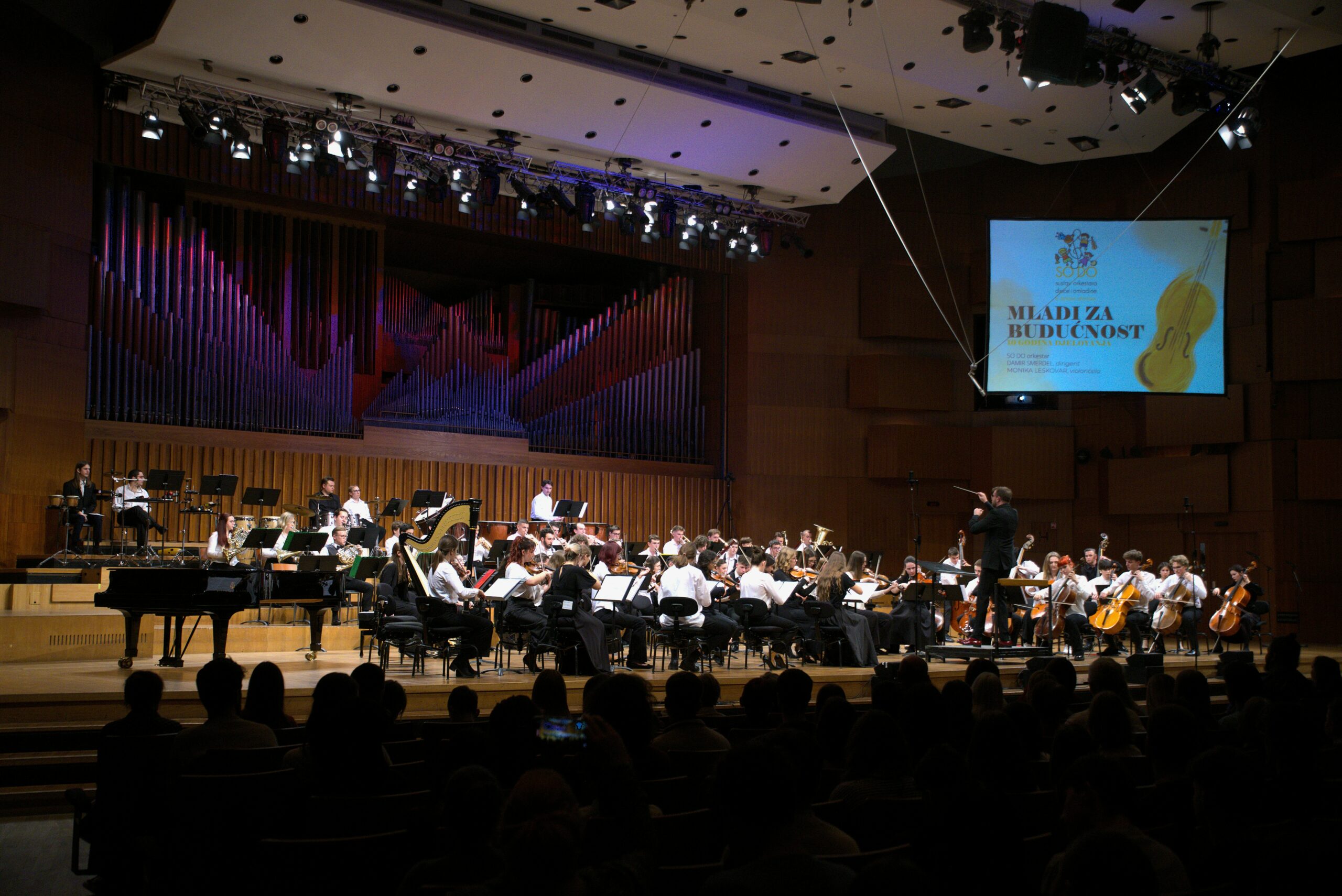 Opatijski komorni orkestar i SO DO orkestar iz Zagreba nastupaju u Kristalnoj dvorani hotela ...