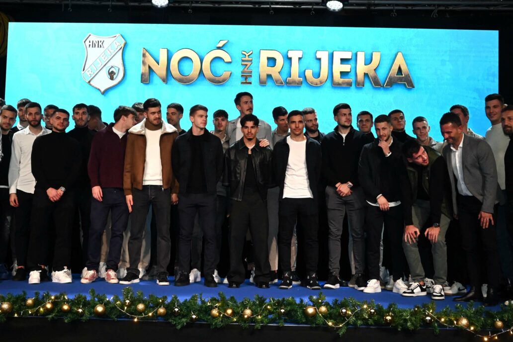 FOTO Noć HNK-a Rijeka: Tisuće želja, na svakoj isto piše, Rijeka prvak, za to cijeli Kvarner ...