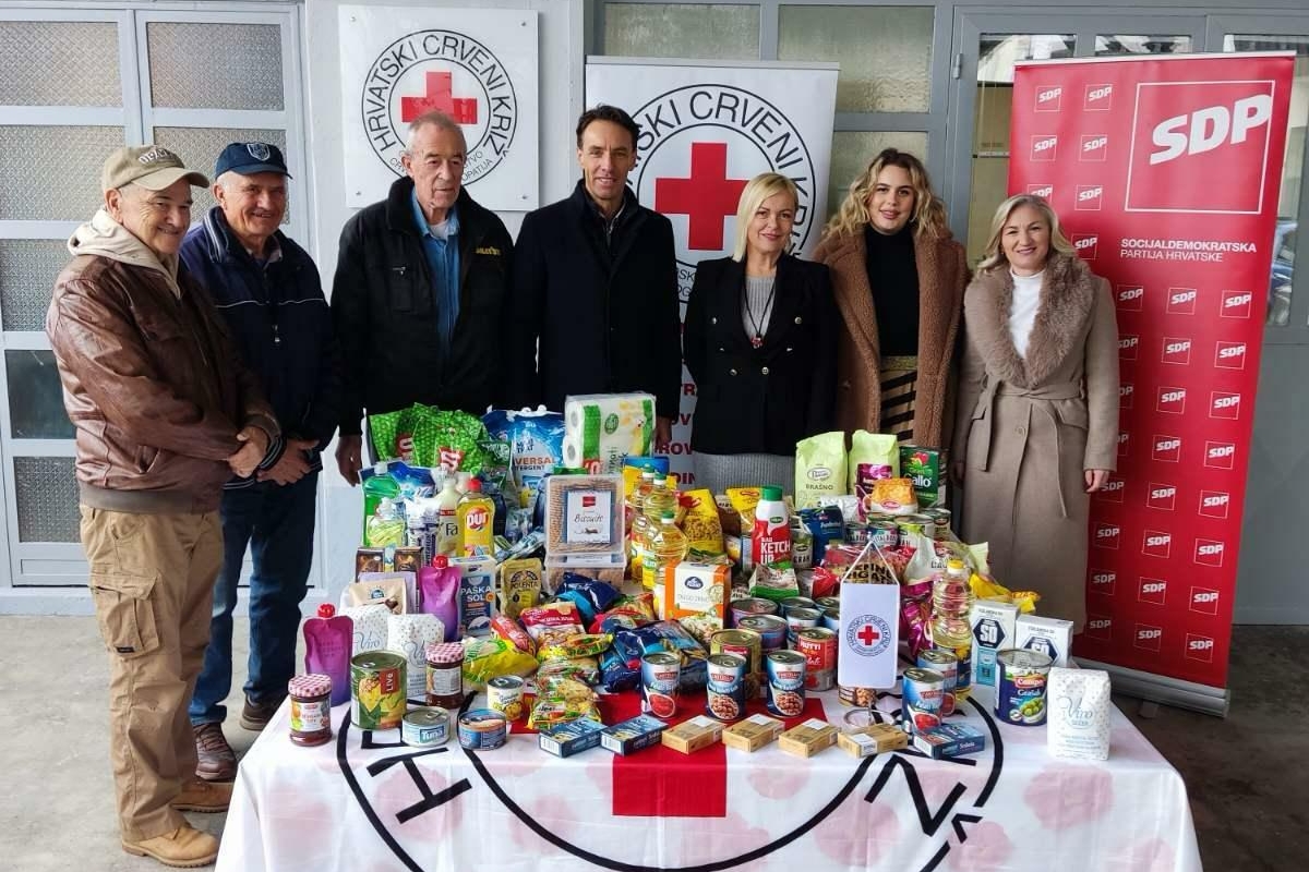 U opatijski Crveni križ stigla vrijedna donacija za Socijalnu ...