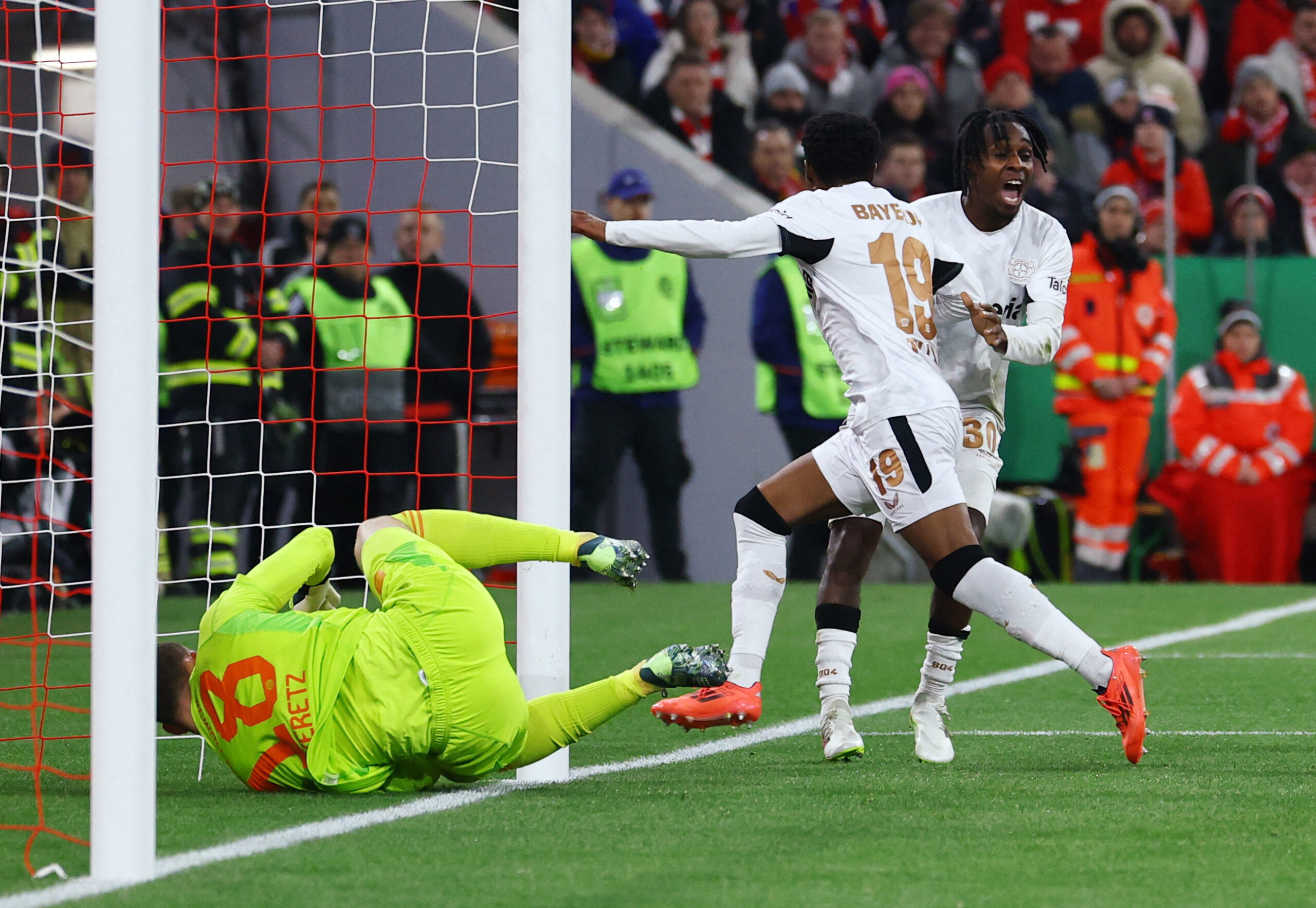 Bayern je ispao iz Kupa Njemačke, Manuel Neuer pocrvenio protiv Bayera ...