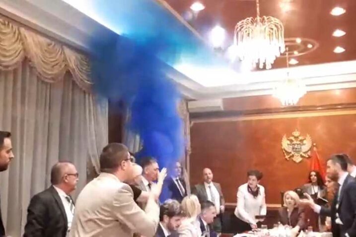 VIDEO Bačena dimna bomba u crnogorskom parlamentu - Novi list