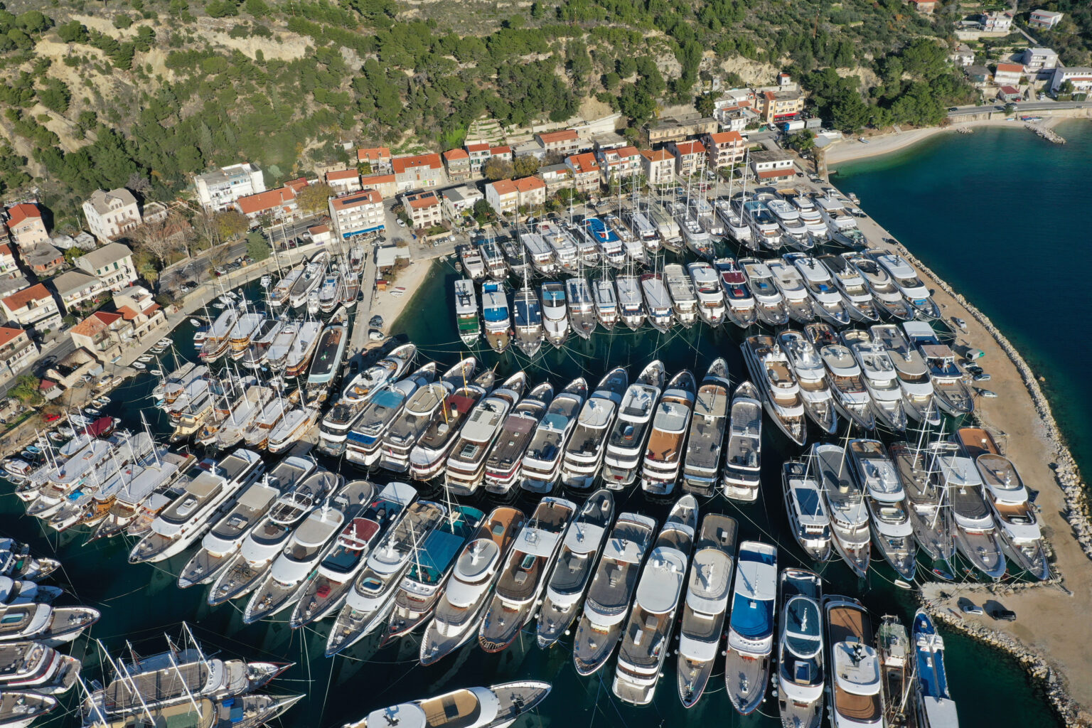 U luci Krilo Jesenice potonuo brod Pacific. Vatrogasci spriječili ...
