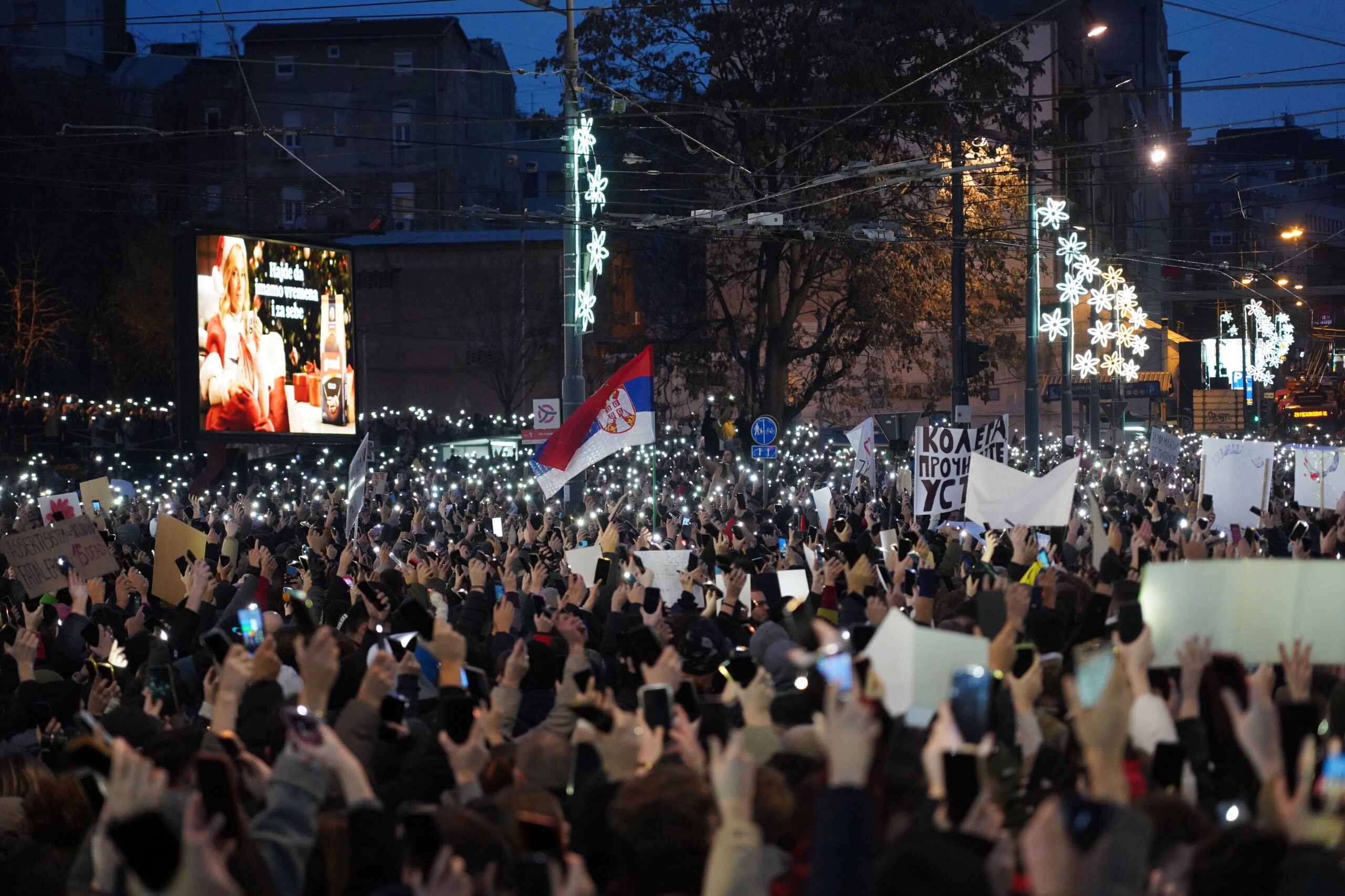 Deseci tisuća ljudi na prosvjedu u Beogradu. Čak je i Vučić priznao da ...