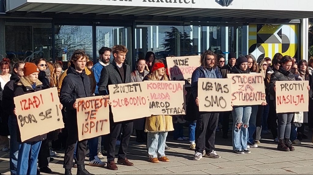 Riječki studenti iskazali podršku: 15 minuta tišine za kolege iz Srbije ...