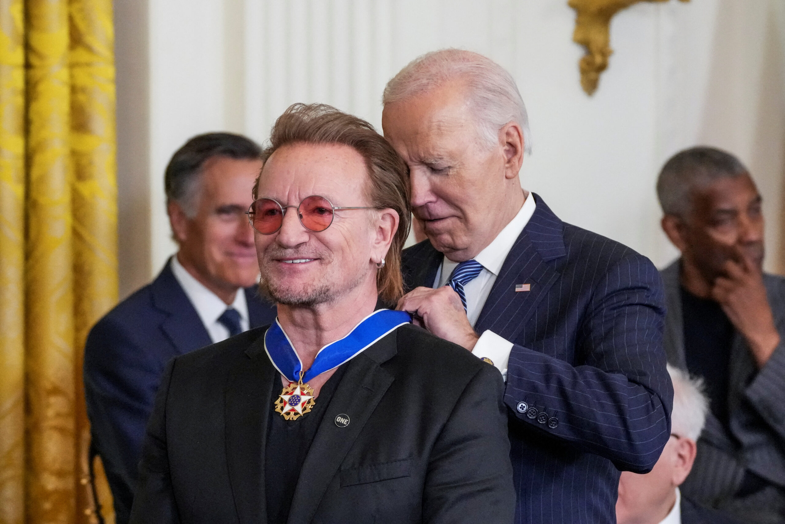 Biden na odlasku podijelio medalje, na popisu Soros, Bono, Ralph Lauren ...