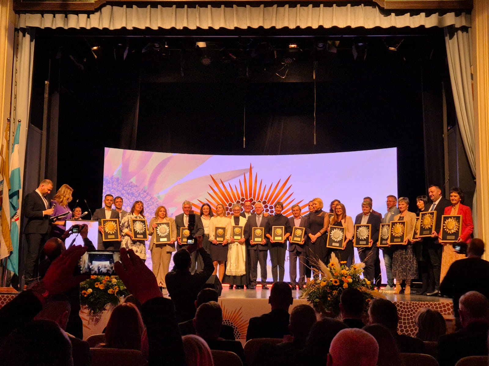 Priznanje za „Mali, ali najslađi advent u Lici“ - Novi list