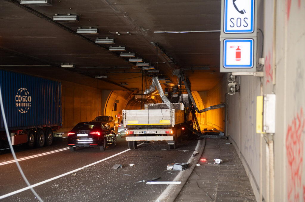 Policija otkrila detalje nesreće u tunelu Pećine. Vozaču slijedi kazna - Novi list