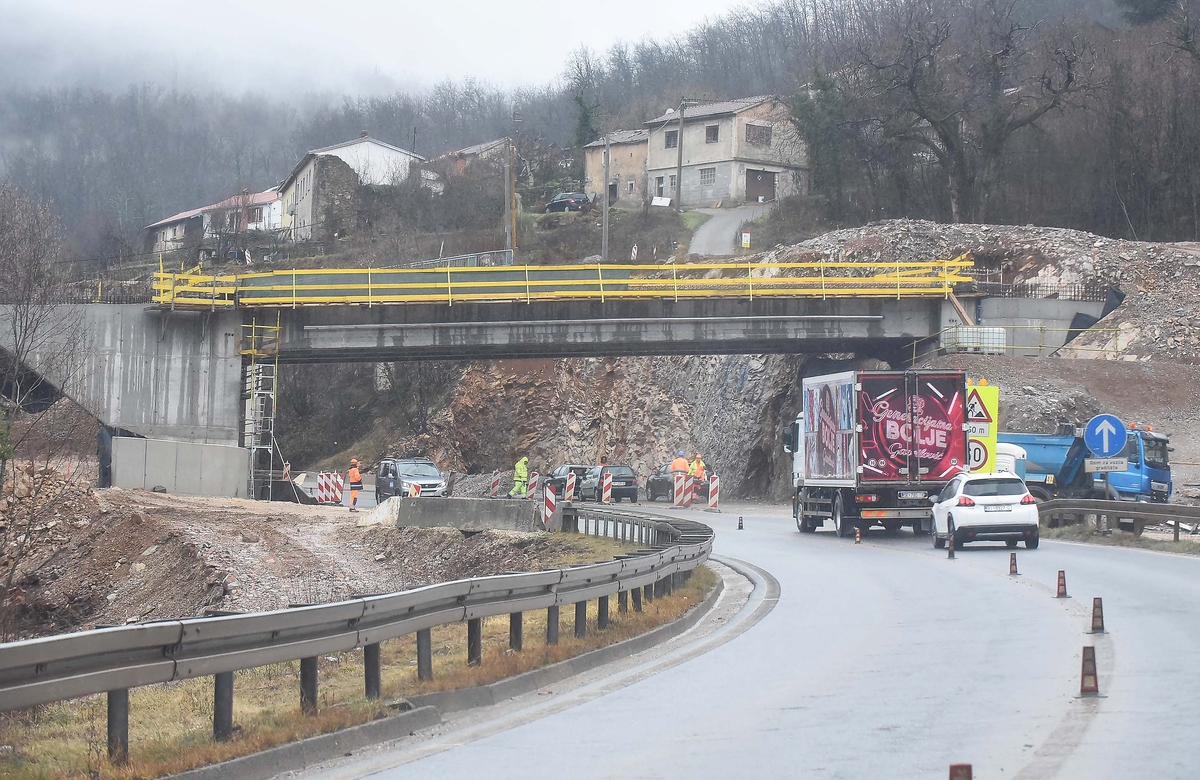 Bina Istra objasnila kako će izgraditi pristup kućama, s time nisu ...