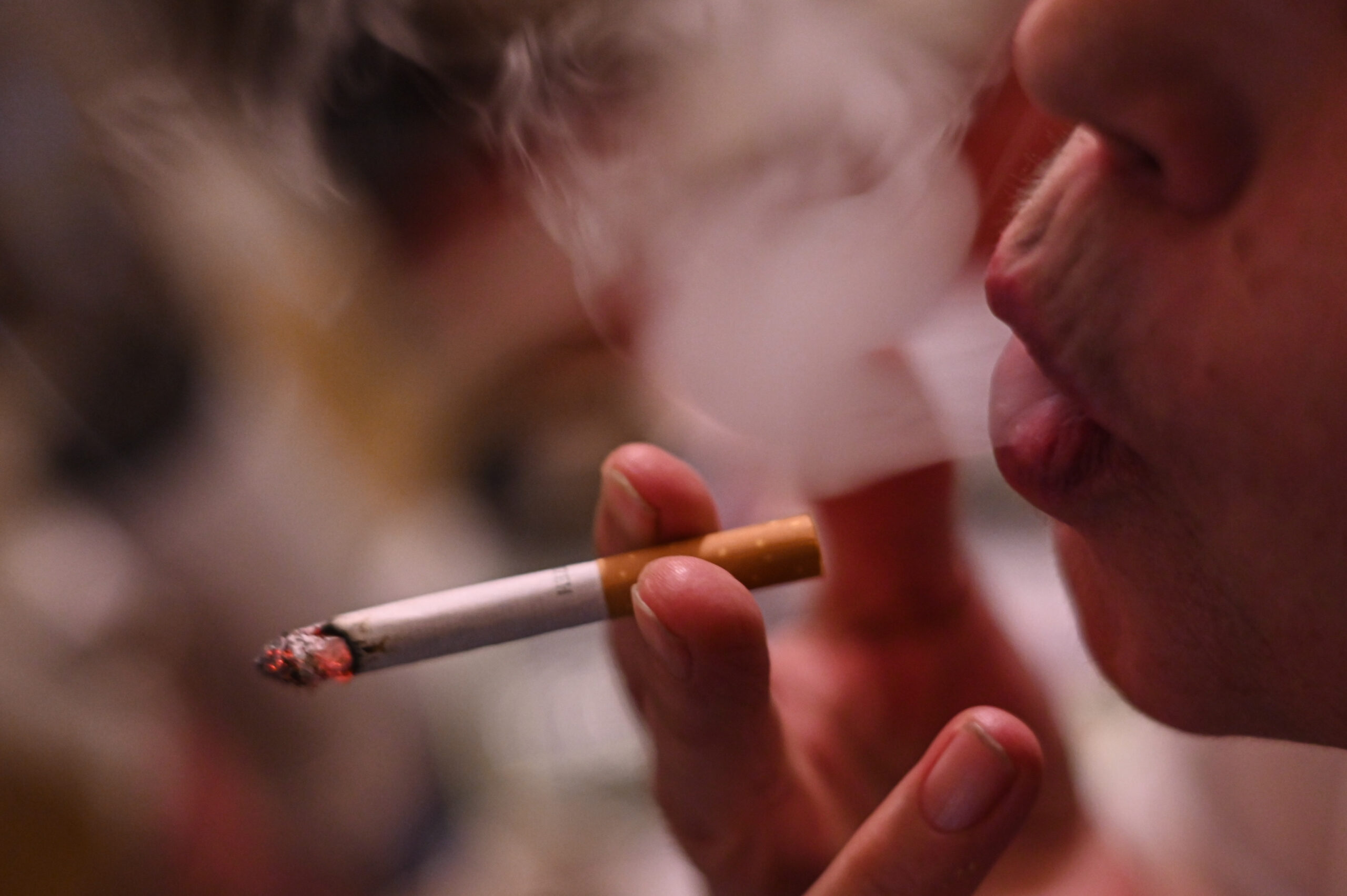 Prepolovljen udio crnog duhanskog tržišta. Ilegalni duhan još kupuje ...