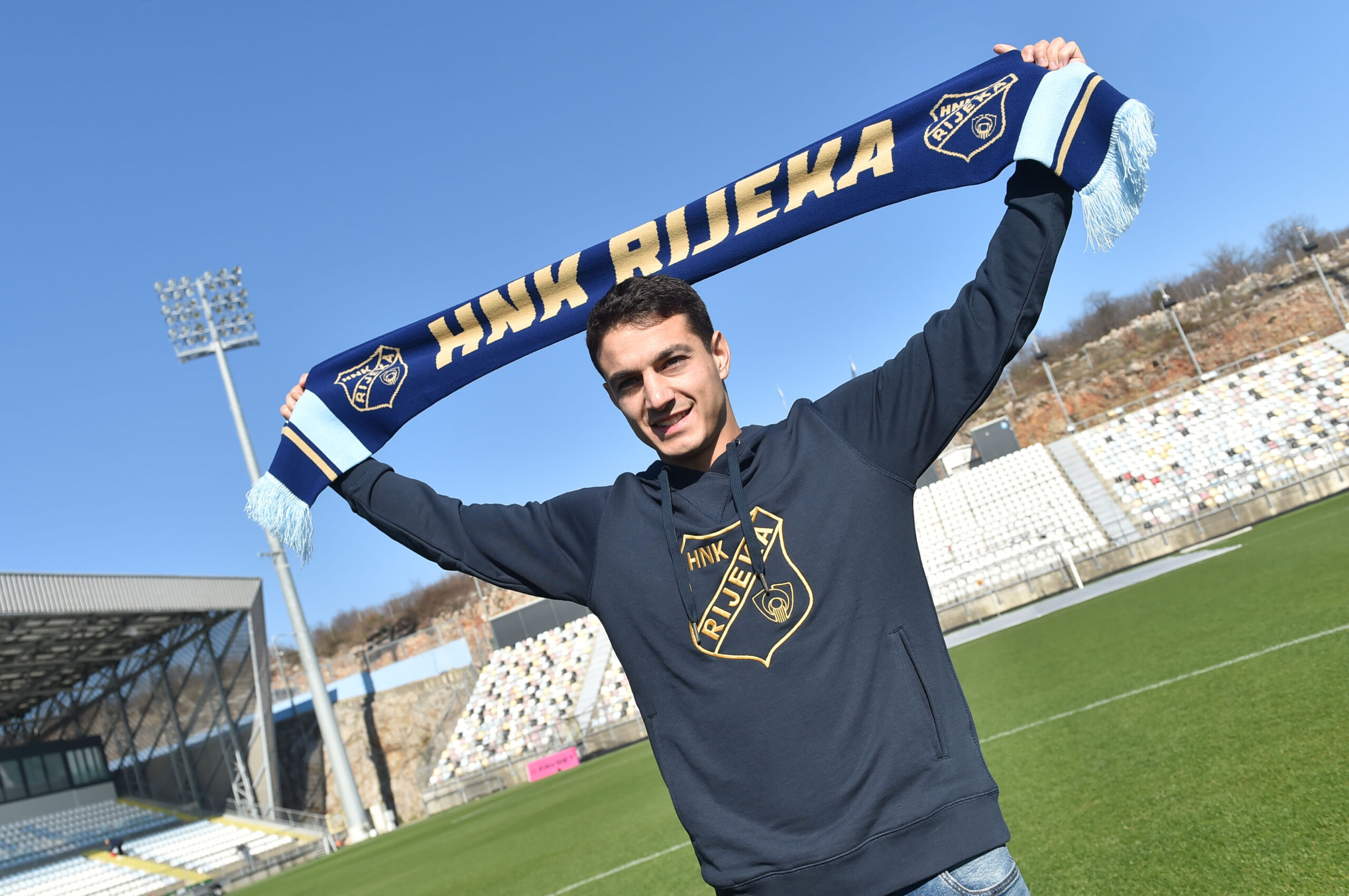 FOTO/VIDEO Ante Oreč novi je igrač HNK Rijeka, desni bek potpisao do 2028. godine - Novi list