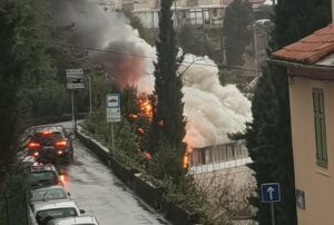 Gorio bivši restoran Amfora na Voloskom; JVP Opatija: Požar je ...