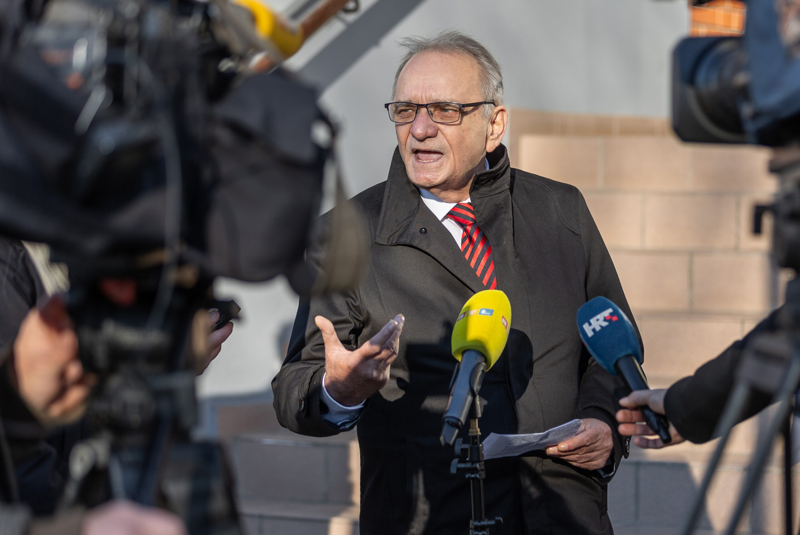 Nepravomoćno osuđeni politički veteran se vraća u politiku. Glavaš ...