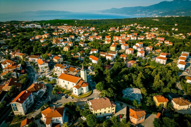 Bina Istra objasnila kako će izgraditi pristup kućama, s time nisu ...