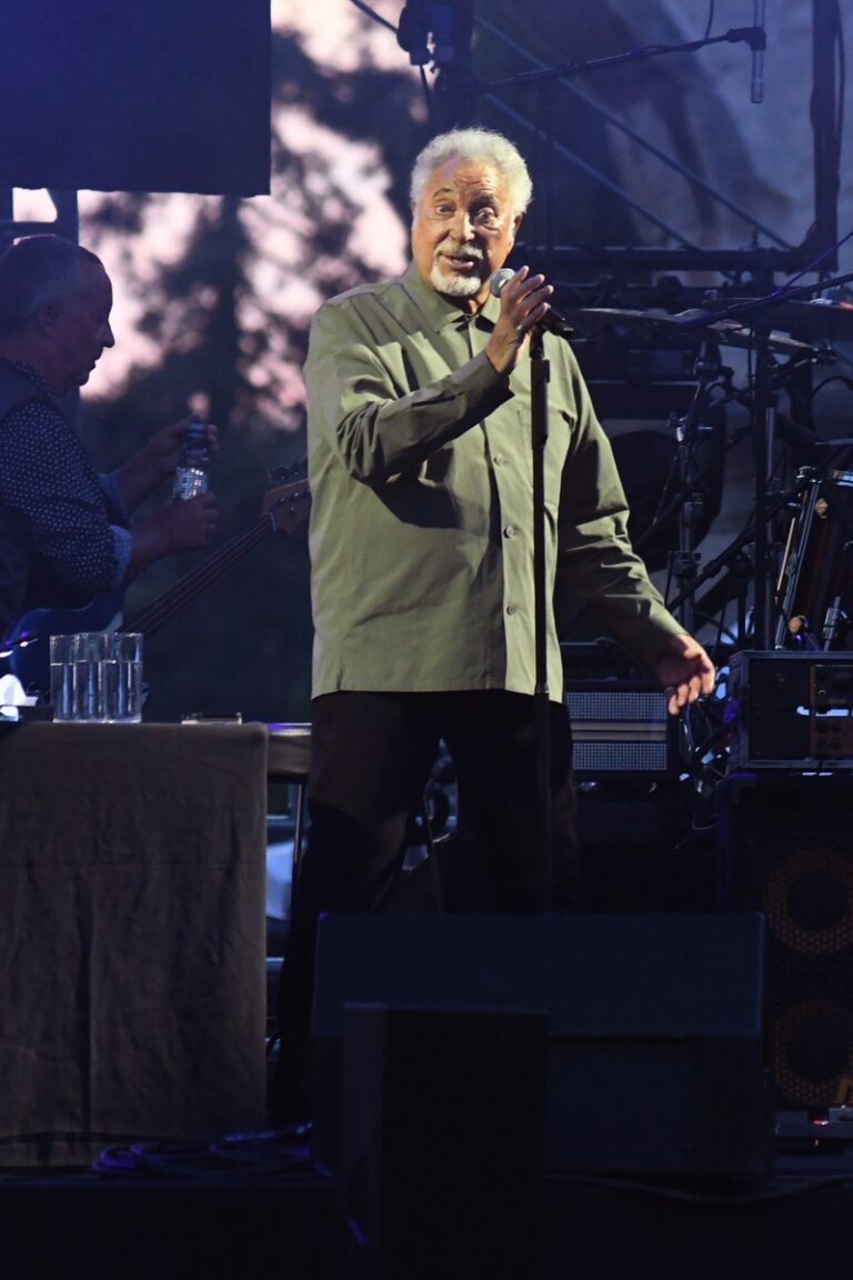 Tom Jones napunio Arenu: Šarm, energija i jaki glas kojem publika nije ...