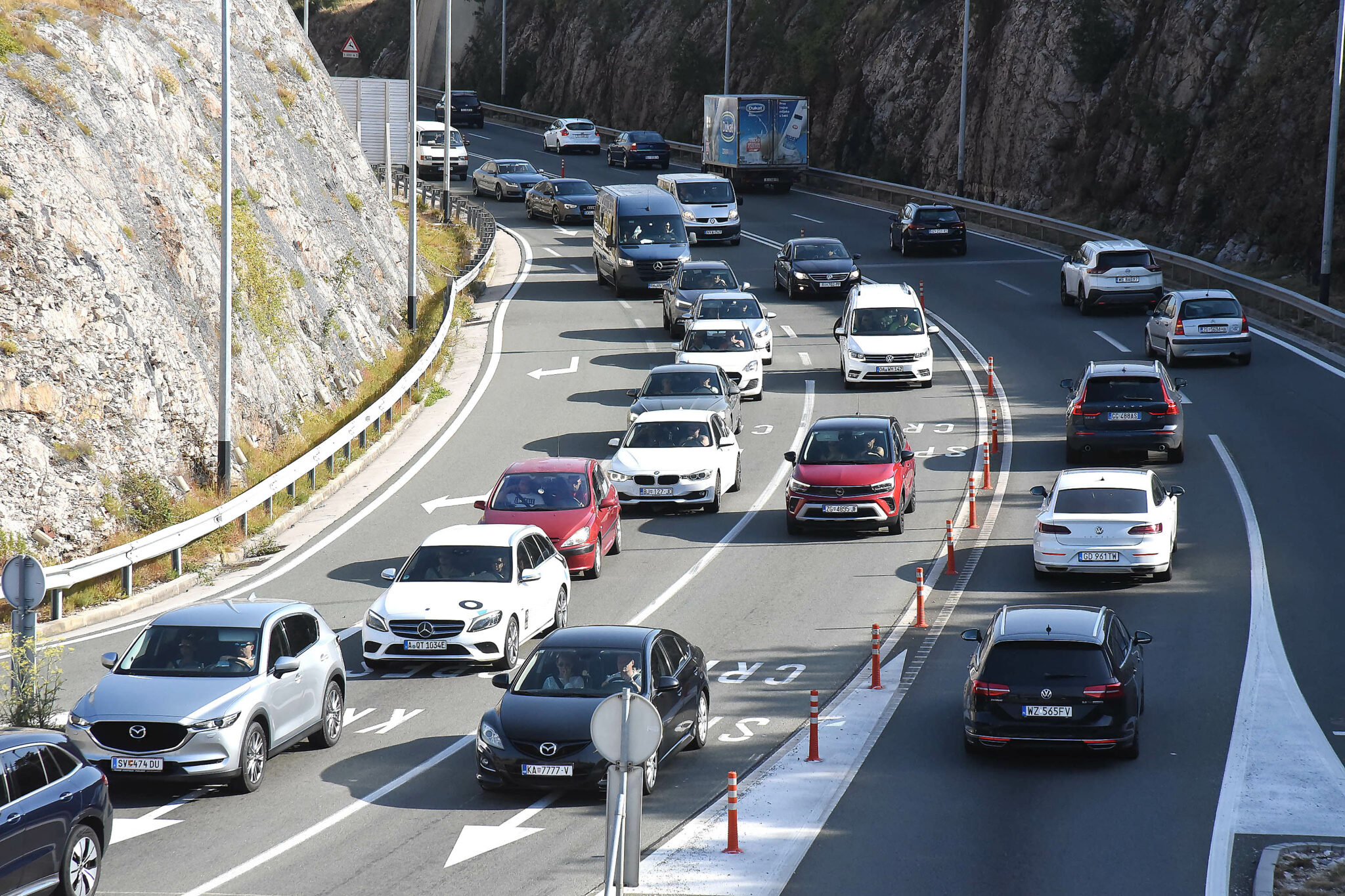 Zbog vozila u kvaru između čvora Rujevica i tunela Katarina stvorila se kilometarska kolona ...
