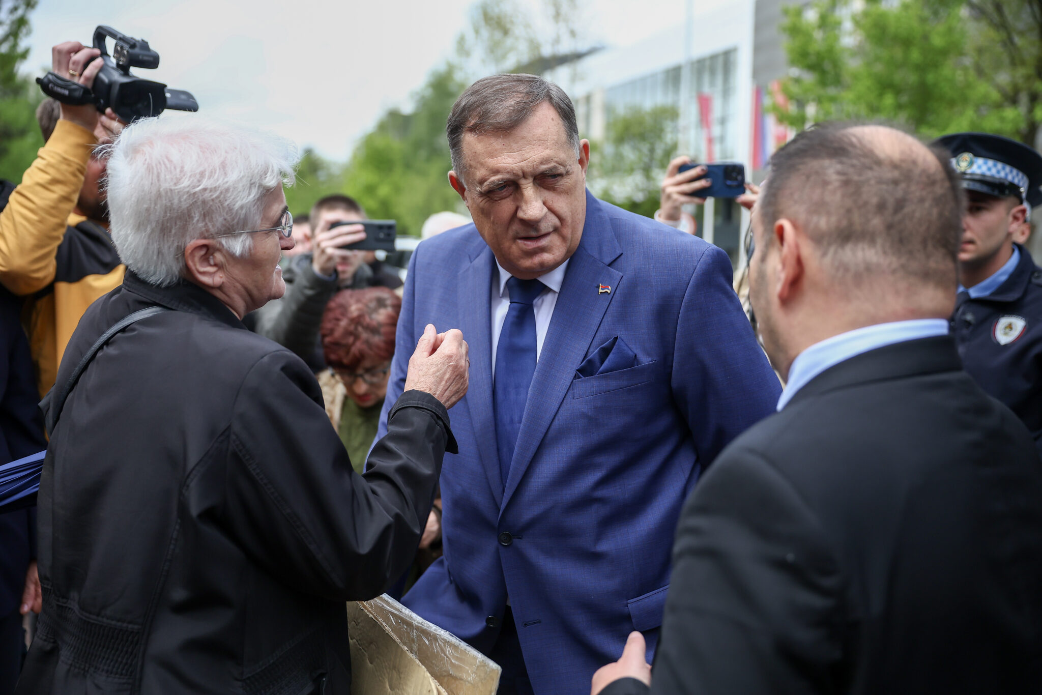 Počela kampanja za prijevremene izbore u Republici Srpskoj, u utrci šest kandidata - Novi list