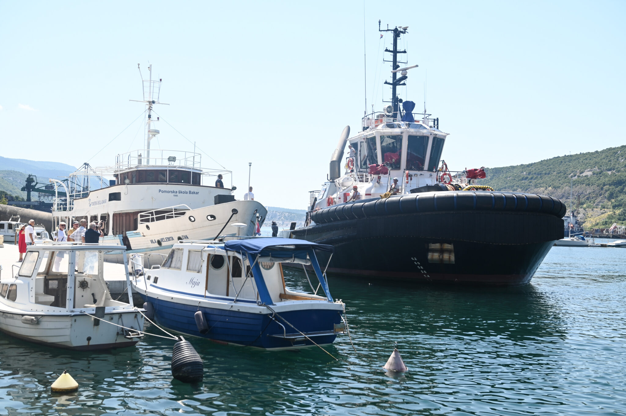 »Vila Velebita Dva« otplovila u povijest, školski brod otegljen u ...