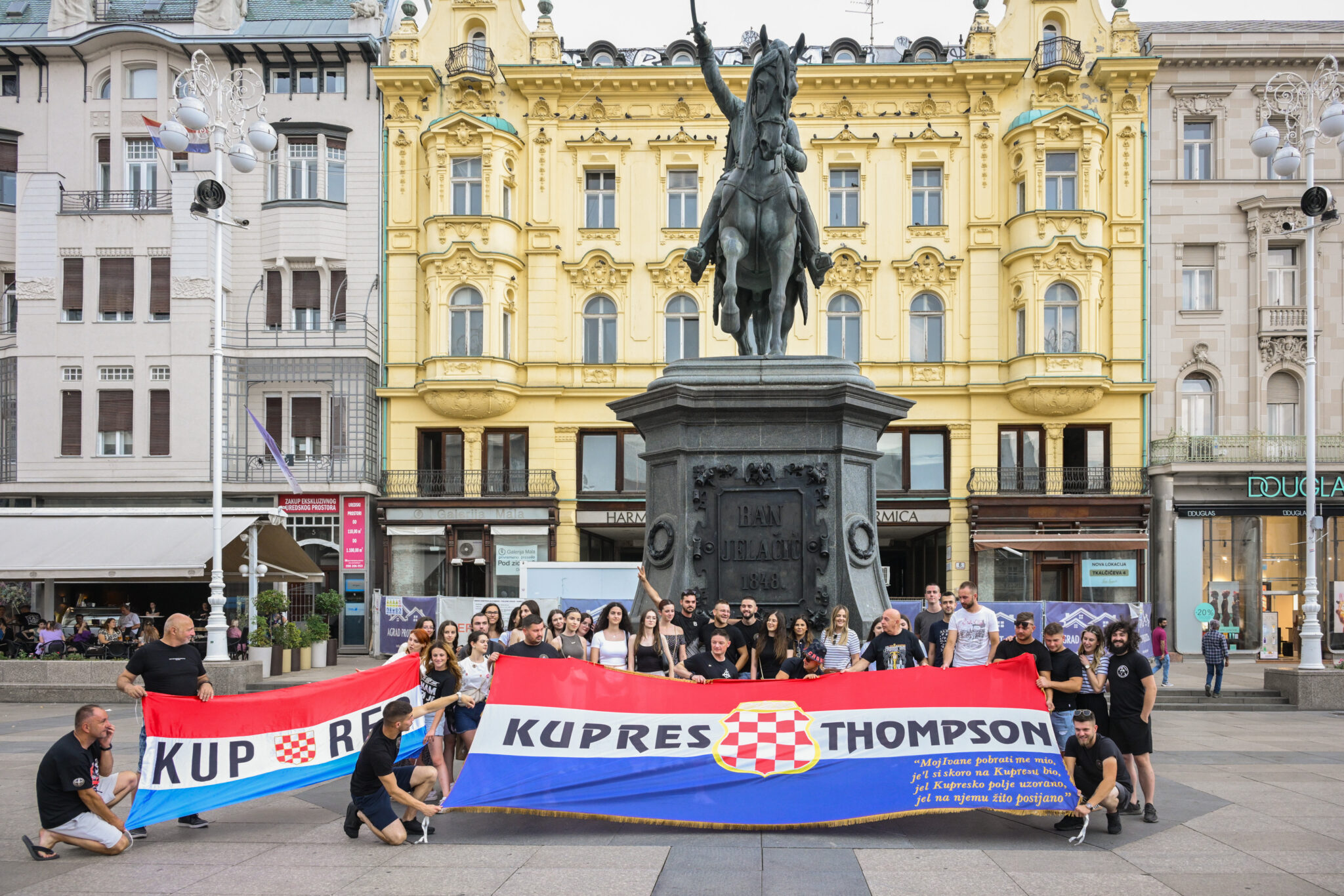 FOTO/VIDEO Uoči Thompsonovog koncerta mnoštvo policajaca stiglo na Hipodrom; kreće blokada pola ...