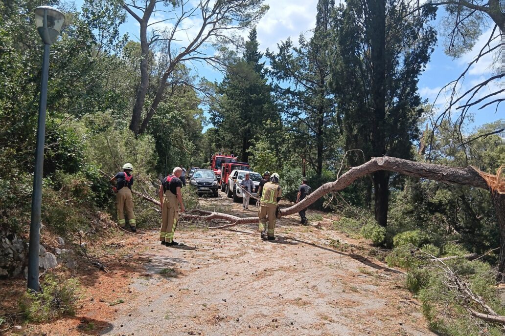 Splitska Lučka kapetanija na moru spašavala posade, putnike i djecu ...