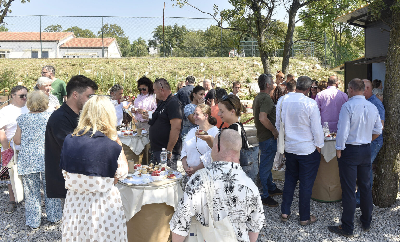 Štićenici Centra za rehabilitaciju Rijeka dobili vrt pun voća, povrća i aromatičnog bilja - Novi ...