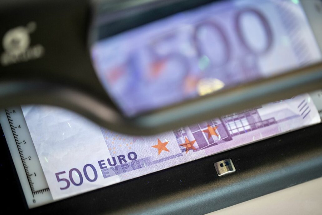 Otkriveno više od pola milijuna krivotvorenih novčanica eura. Metoda ...